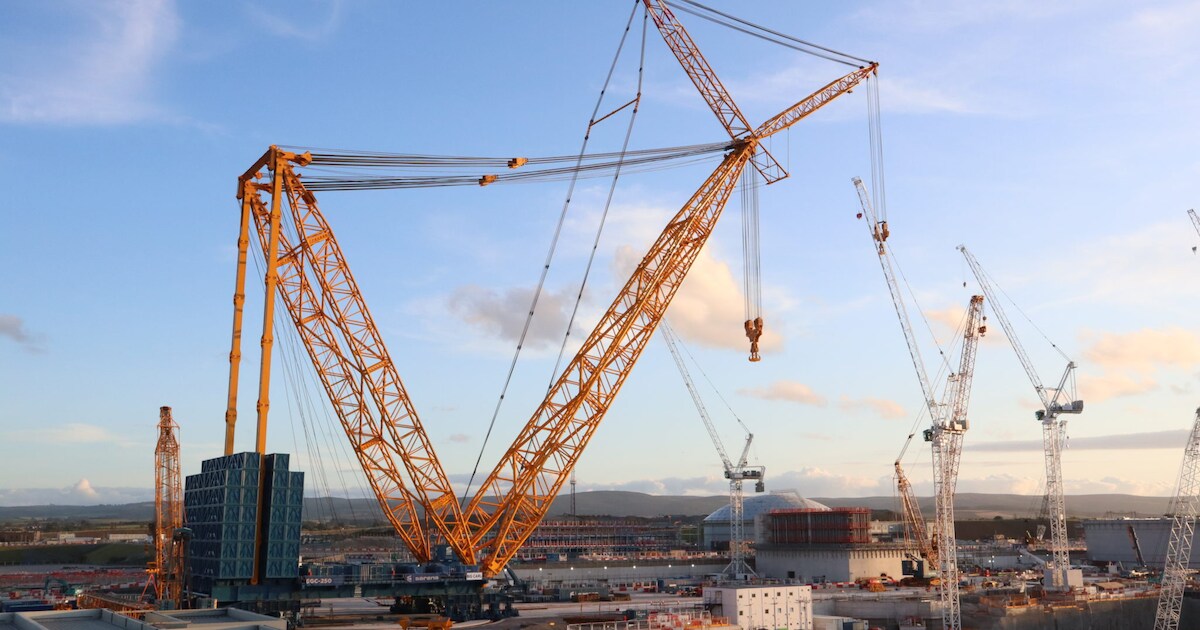 “Big Carl” in actie: grootste kraan ter wereld (van Belgische makelij ...