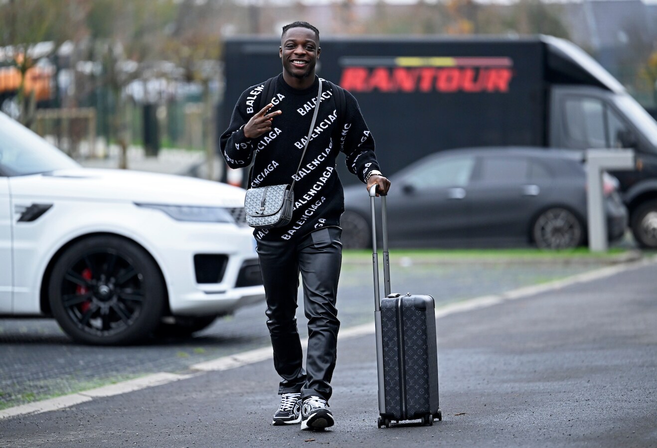 IN BEELD. Courtois met persoonlijke kinesist - Dries Mertens en Jan ...