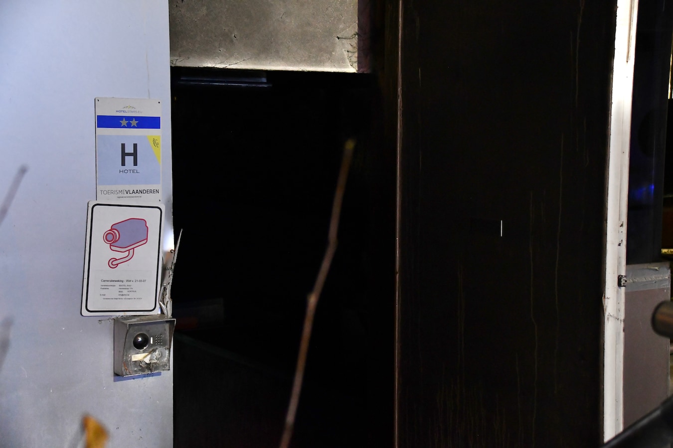 Aanzienlijke schade na brand op boothotel in Kortrijk: "Niemand ...