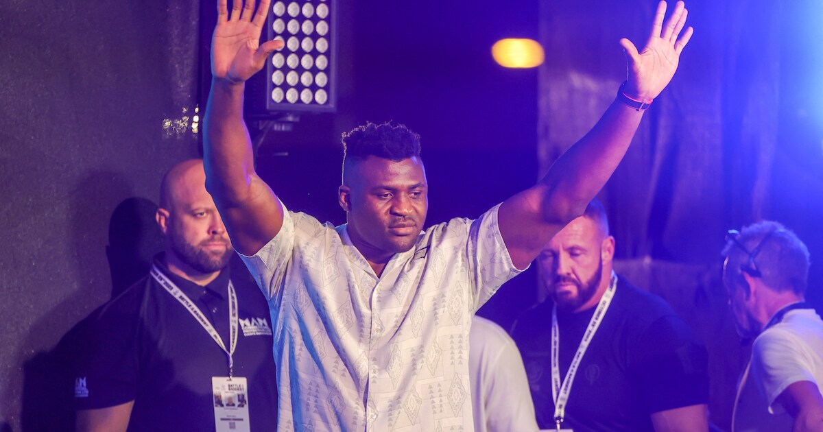 Kleinzoon Muhammad Ali maakt succesvol profdebuut, Francis Ngannou kent ...