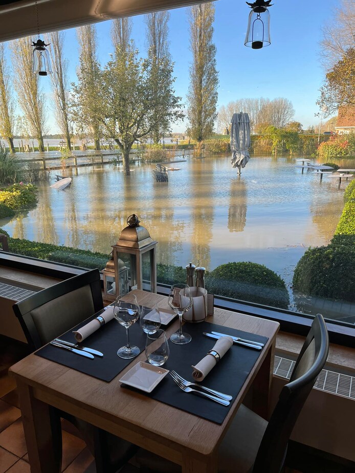 “Waarom al die annuleringen? Mijn restaurant lijkt wel mooi aan zee te ...