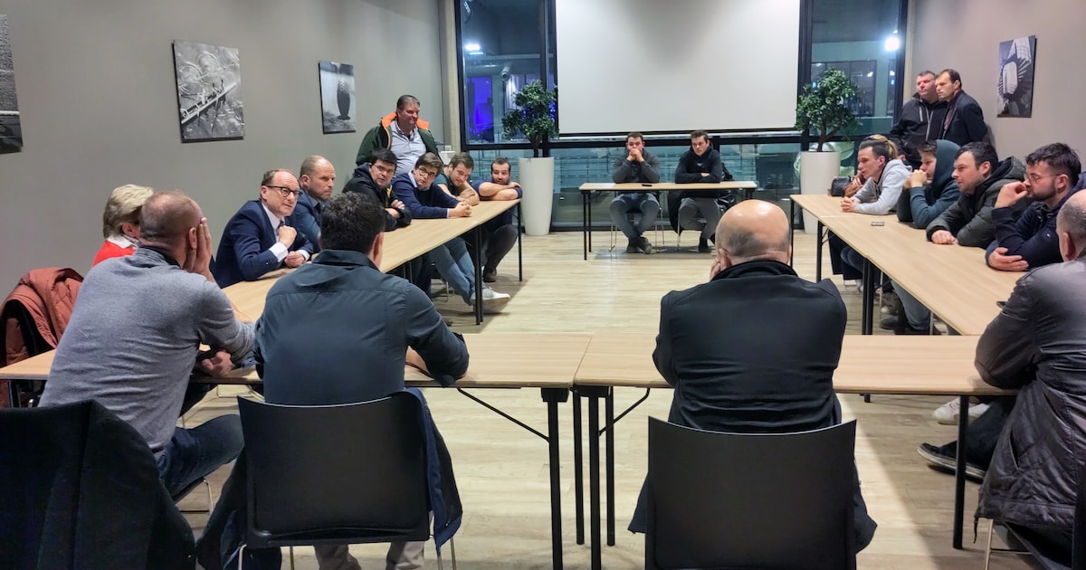 Boeren dwingen in Leuven gesprek af met Ben Weyts en Theo Francken: “We ...