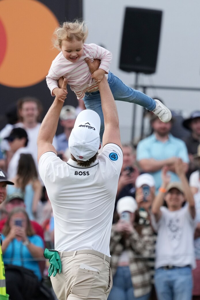 “Dit is waar dromen van gemaakt zijn”: emotionele golfer Thomas Detry ...