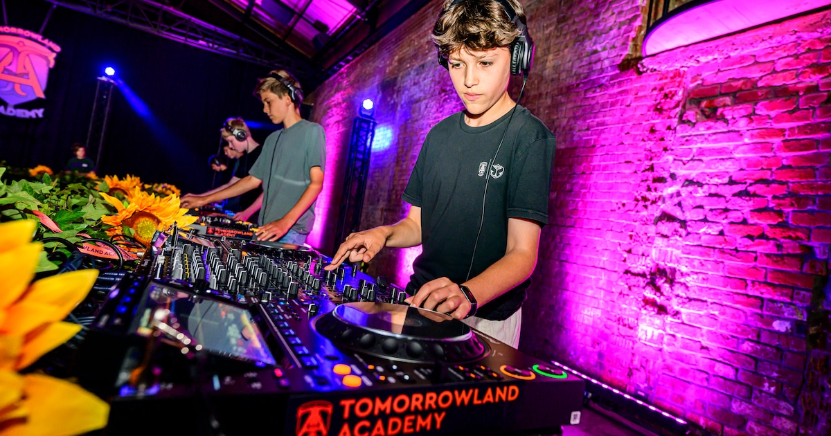 Sebastien ‘dj Sebsky’ (14) uit Dilbeek mag draaien op Tomorrowland: “Ik ...