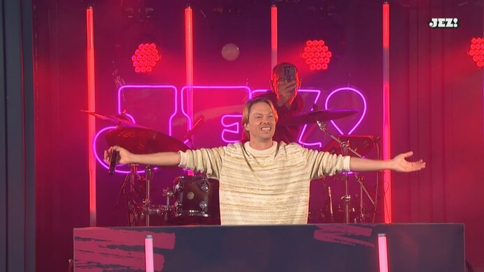 LIVE. Na knallende optredens van Regi en Maksim Stojanac, gaat feestje ...