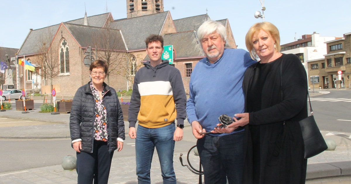 Kunstsmid Luc Vandecasteele maakt van Dorpsplein één grote smederij ten ...
