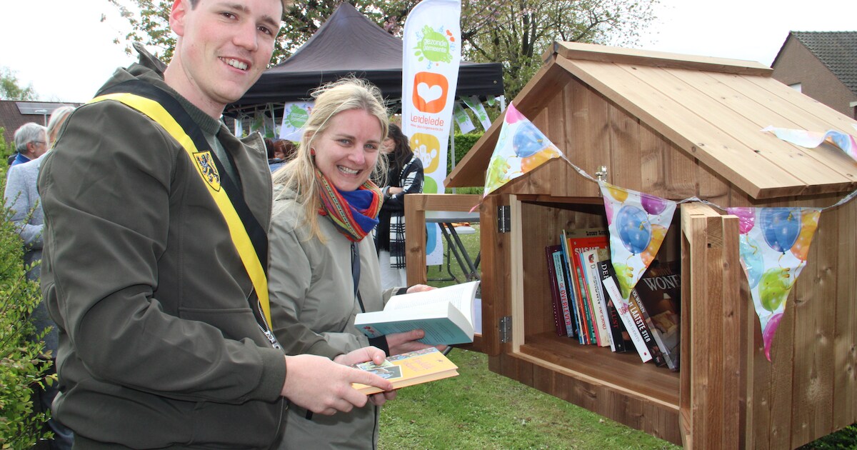Lendelede plaatst eerste boekenruilkastje: “Je neemt eentje uit de kast ...