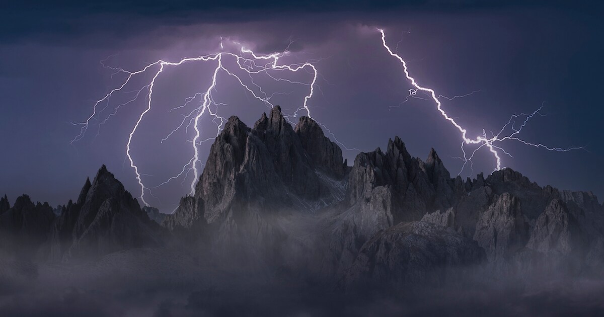 Belgische toerist en twee kinderen ‘s nachts bij donder en bliksem ...