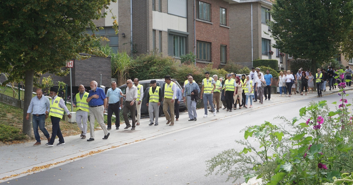 Verschillende geloofsgemeenschappen houden vredeswandeling door centrum ...