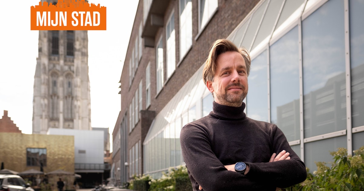 Het Mechelen van muzikant Peter De Roeck (44): “In dit café trad ik ...