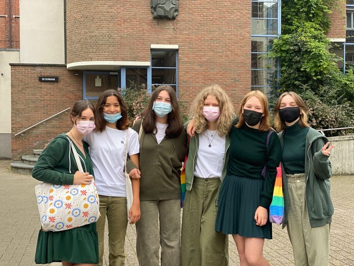 Voor het eerst in eigen kleren: Nieuwen Bosch verruilt grijs uniform ...