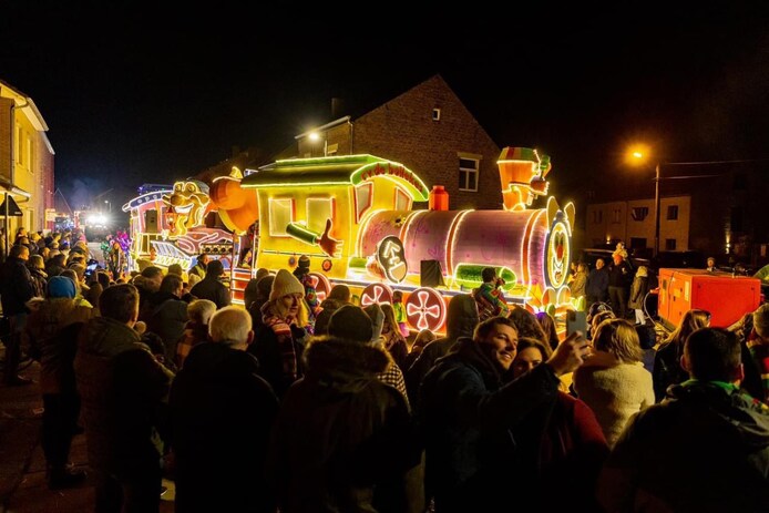 Lichtstoet van De Bollekes trekt dit weekend door Oudsbergen | Oudsbergen | hln.be