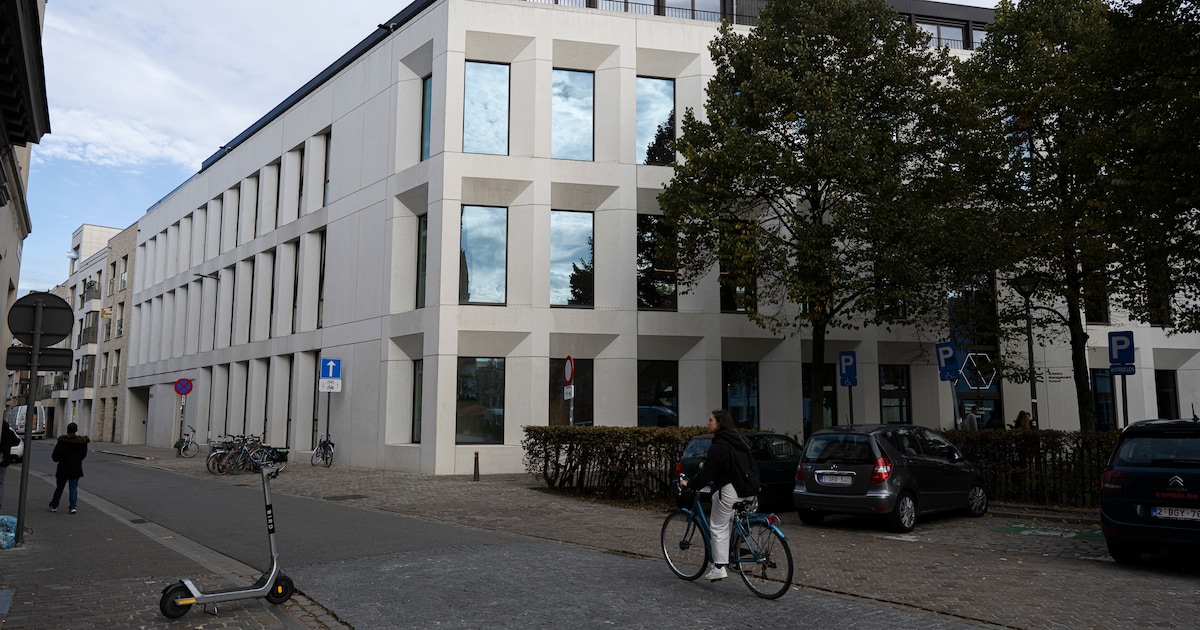 Nieuw theaterfestival ‘TIS’ op het dak van Antwerp Management School ...