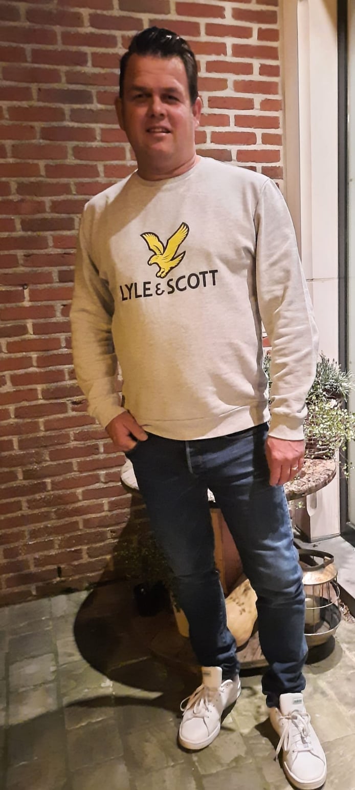 Het is eens iets anders: Steven Decaluwe legt digitaal de eed af als ...