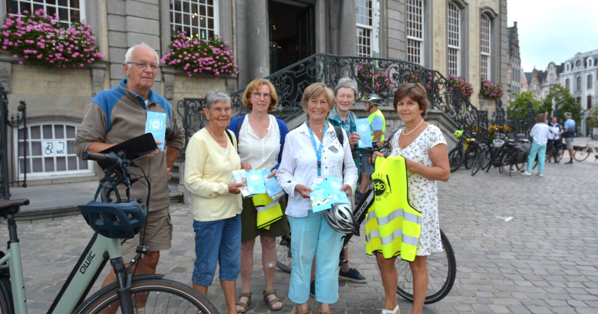 Clemy is 2.000ste deelnemer van Cycling Dinner en ontvangt geschenkjes ...