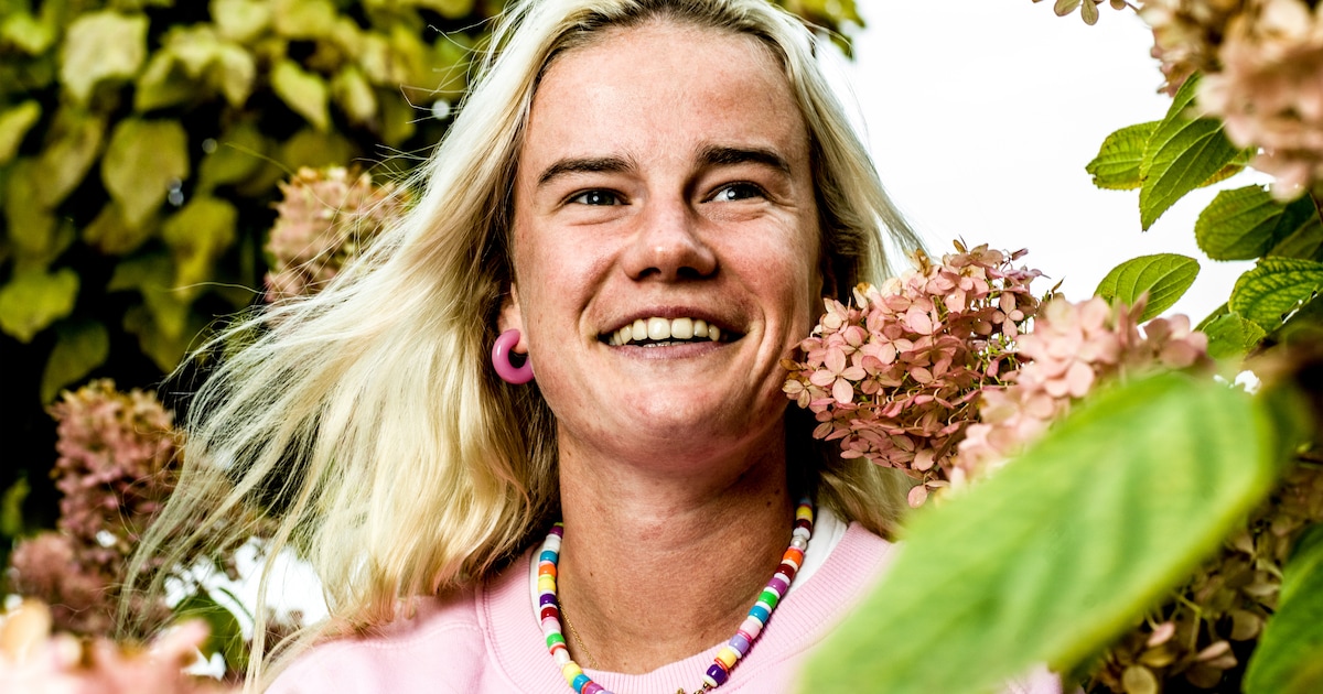 Influencer Elodie Gabias (27) krijgt boete en rijverbod voor rijden ...