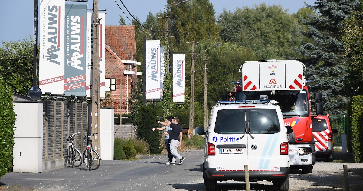 Personeel schrijnwerkerij Mauws blust zelf brandje aan houtsnijmachine ...