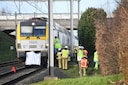 Fietser gegrepen door trein op bewaakte overweg: man overleden | Foto ...