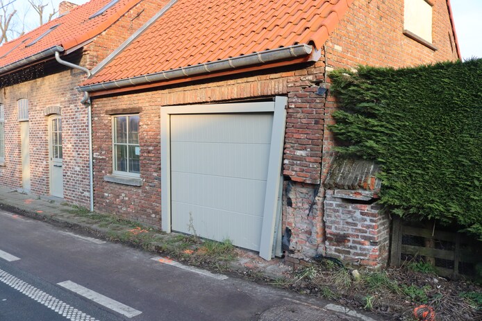 Wéér scheuren twee woningen, nadat zelfde aannemer voor De Watergroep ...