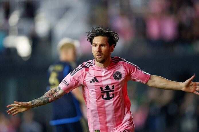 Twee minuten op het veld en alweer trefzeker: Lionel Messi schiet Inter Miami naar de leiding ...