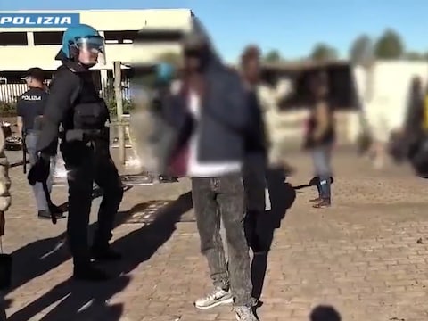 Gruwel in Rome: vrouw (32) ontvoerd en dagenlang door vijf mannen ...