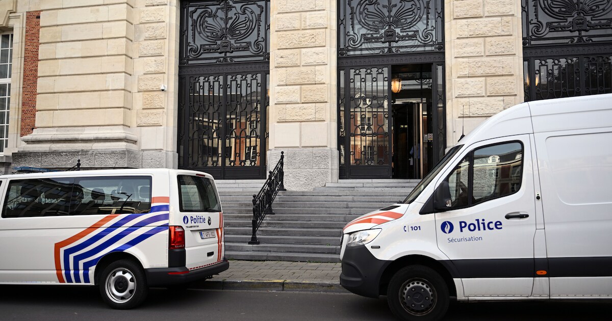 Verdachten van ramkraken met gestolen voertuigen gearresteerd: “Schuwen ...