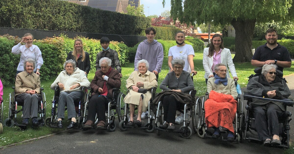Leerlingen OKAN Sint-Michiel verrassen bewoners Vincenthove op bezoekje ...