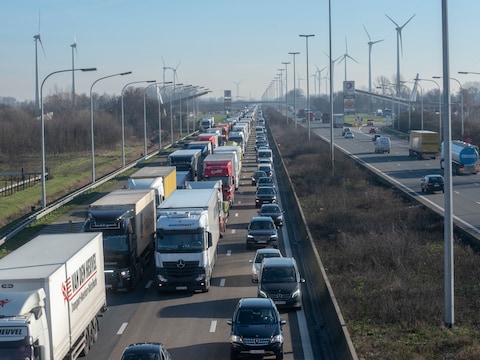 Uur file op E17 richting Gent vanaf Sint-Niklaas-West: rijstrook ...