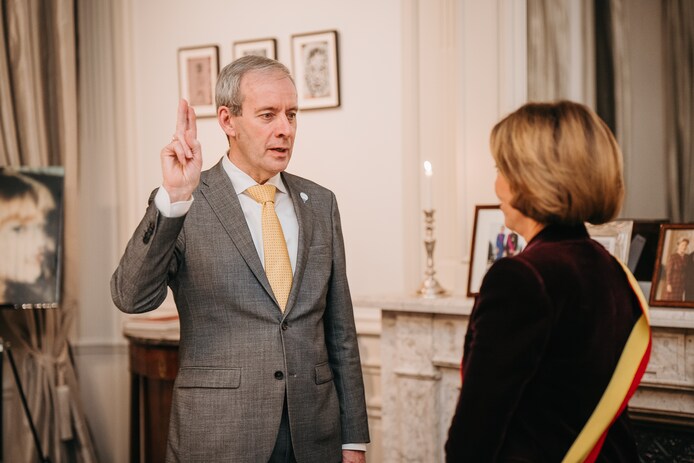 Lieven Dehandschutter officieel burgemeester van Sint-Niklaas: “Derde ...