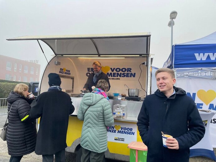 Vlaams Belang haalt ruim 250 euro op voor goede doel | Aalter | hln.be