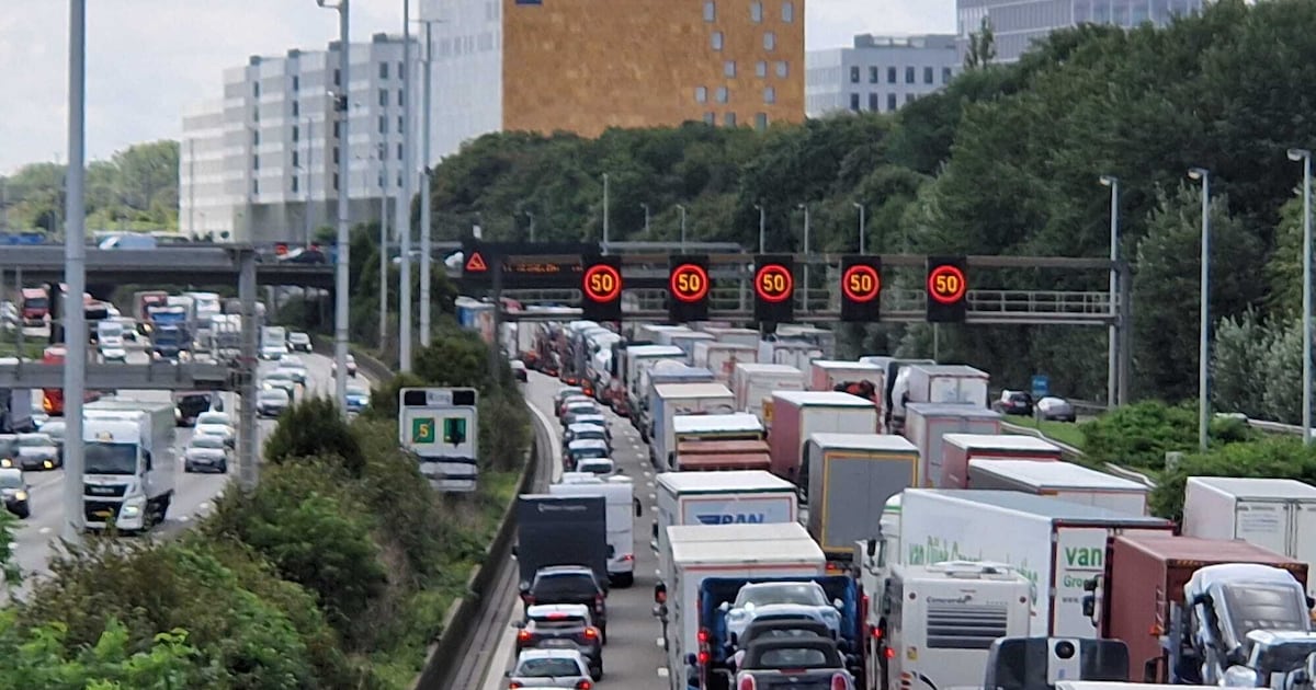 Ruim half uur file op Antwerpse Ring richting Gent vanaf Antwerpen ...