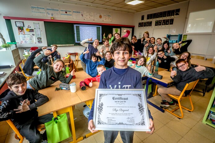 KIJK. Thijs (12) kent 700 (!) cijfers na de komma van het getal pi: “Om ...