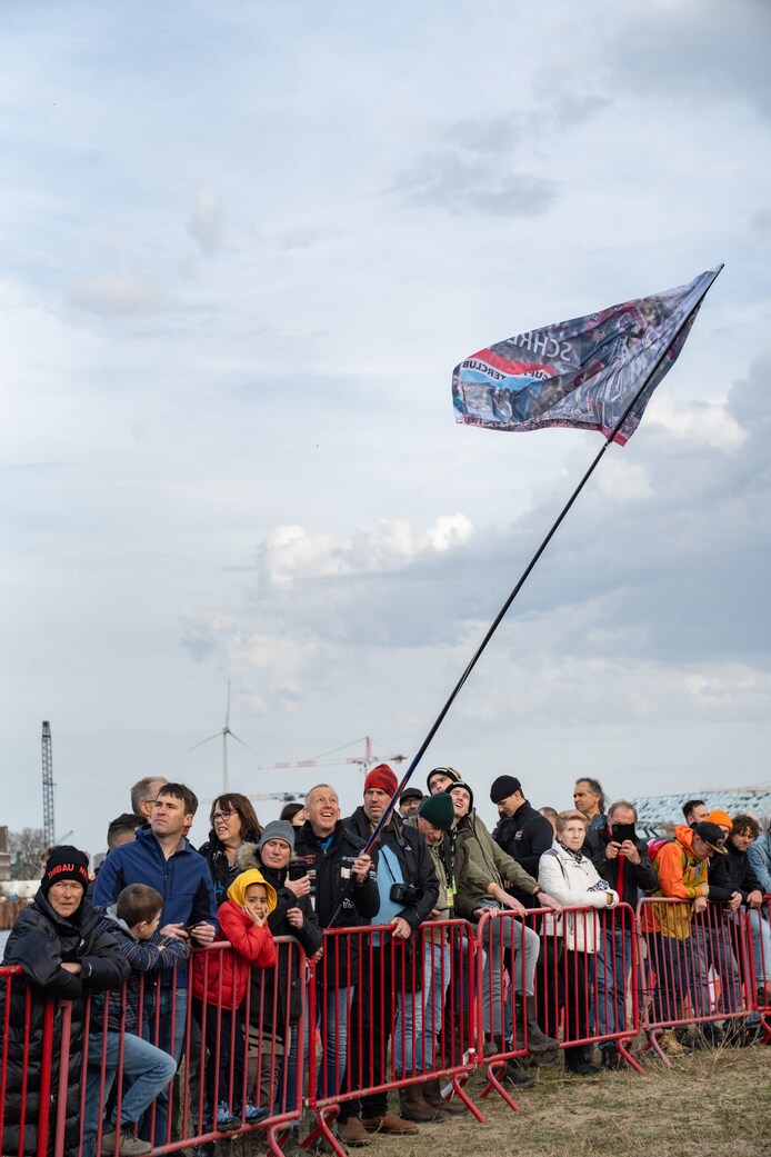 IN BEELD. Scheldecross lokt duizenden kijklustigen naar ‘Sint-Anneke ...