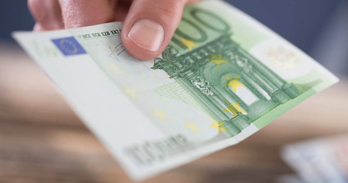 Wat als je het komende jaar 100 euro per maand spaart of belegt ...