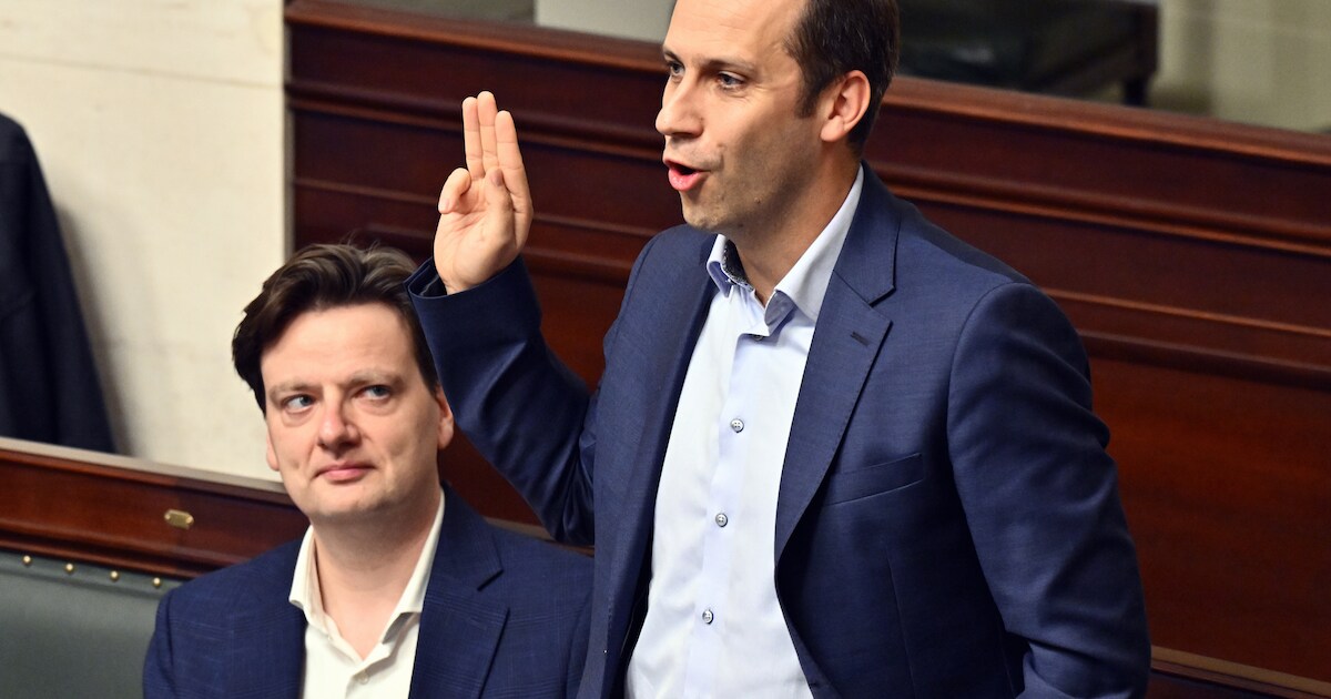 Loots schepen Sandro Di Nunzio legt eed af als nieuw Open Vld-Kamerlid ...