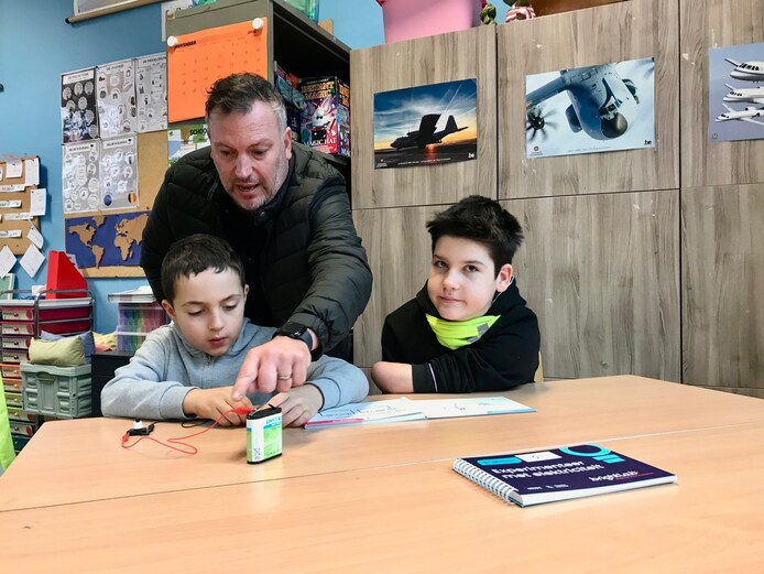Leerlingen basisschool Vijverbeek maken kennis met wetenschap en ...