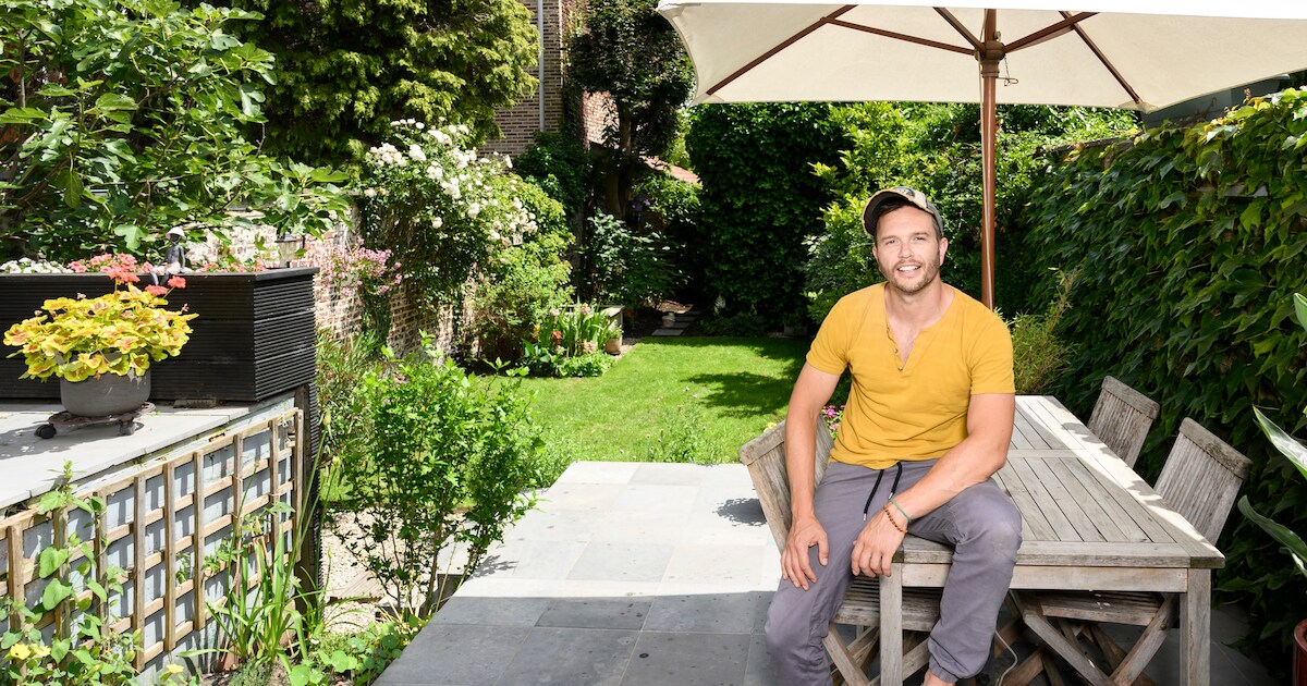 BINNENKIJKEN. De stadstuin van ‘Familie’-acteur Maxime De Winne ...