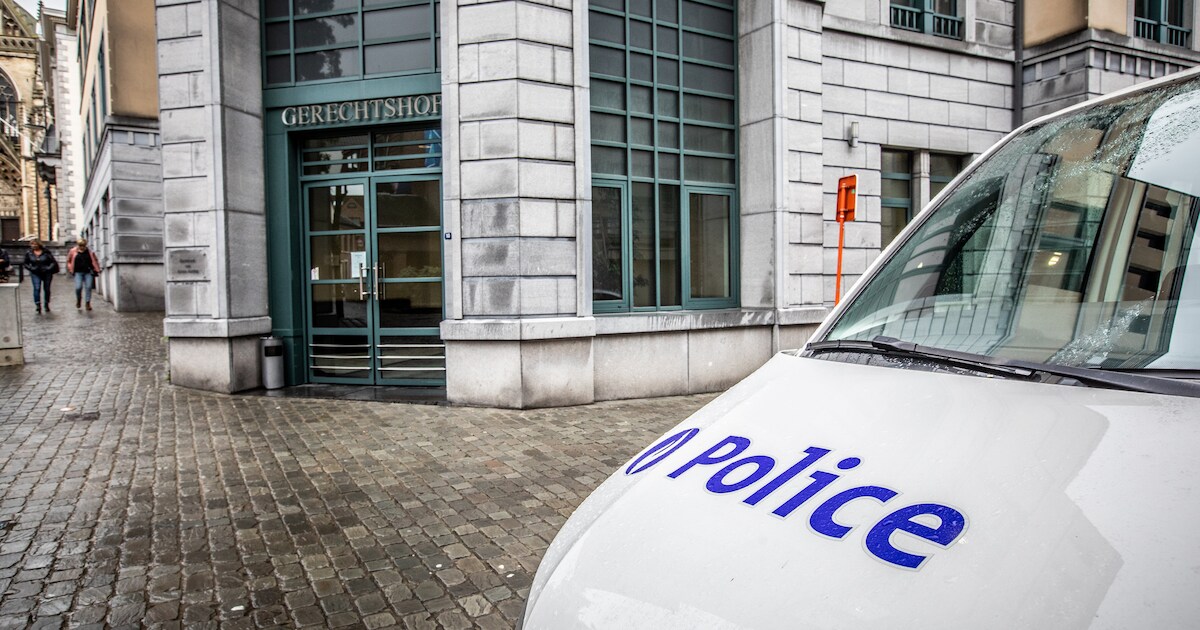 Vijftiger riskeert vier jaar cel omdat hij drugs aanmaakte en verkocht ...