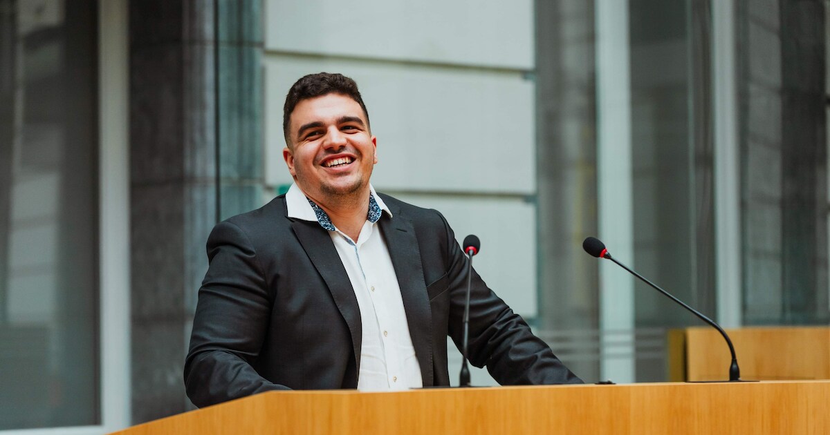 Machelaar Dylan (25) is jeugdminister in het Vlaams Jeugd Parlement ...
