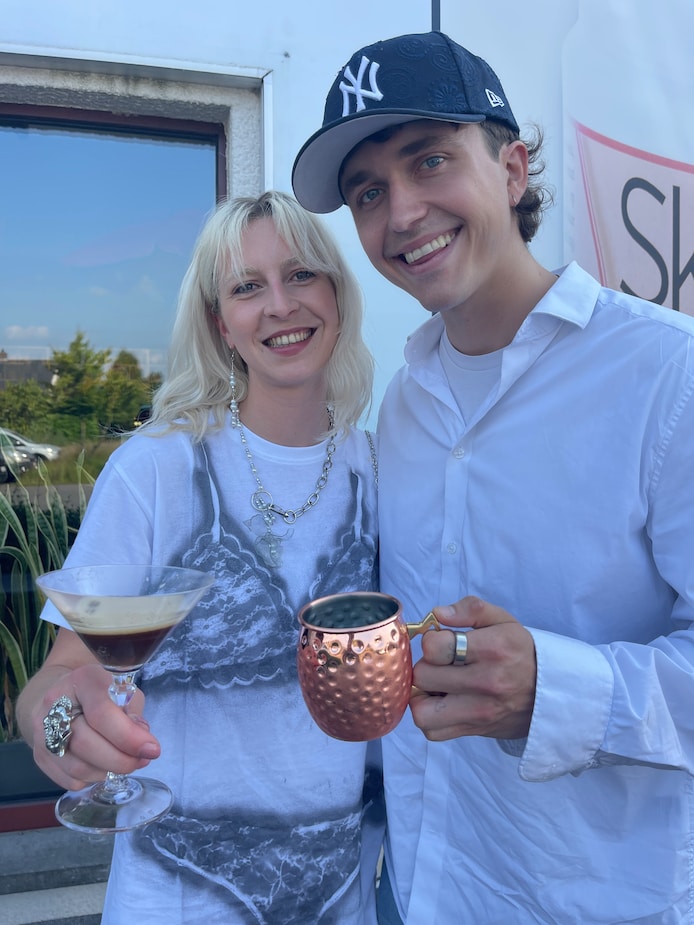 “Ja, we denken aan trouwen en kinderen”: Ian Thomas deelt al zes jaar lief en leed met Anna ...