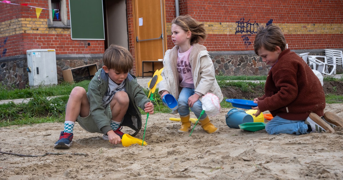 Overbeke feest op vernieuwd plein achter de kerk: “We zoeken wel nog ...