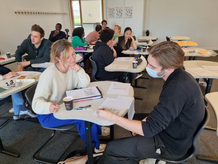 Initiatief ‘Pas voor de klas’ gaat strijd aan met lerarentekort | Antwerpen | hln.be