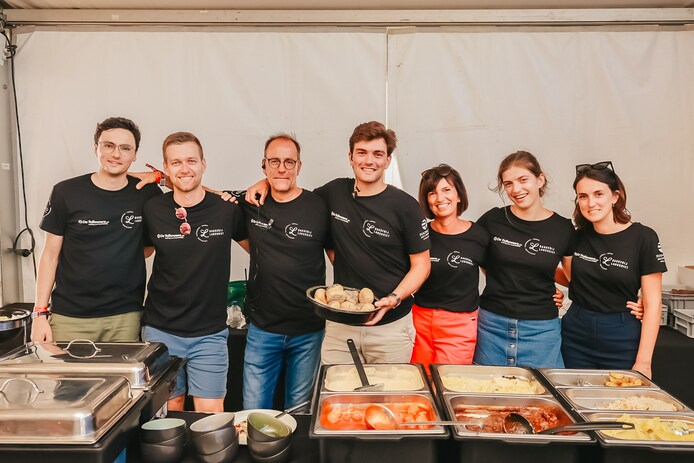 Dit was Rijvers Festival 2024: uit de bol op piepjonge dj, selfies met ...