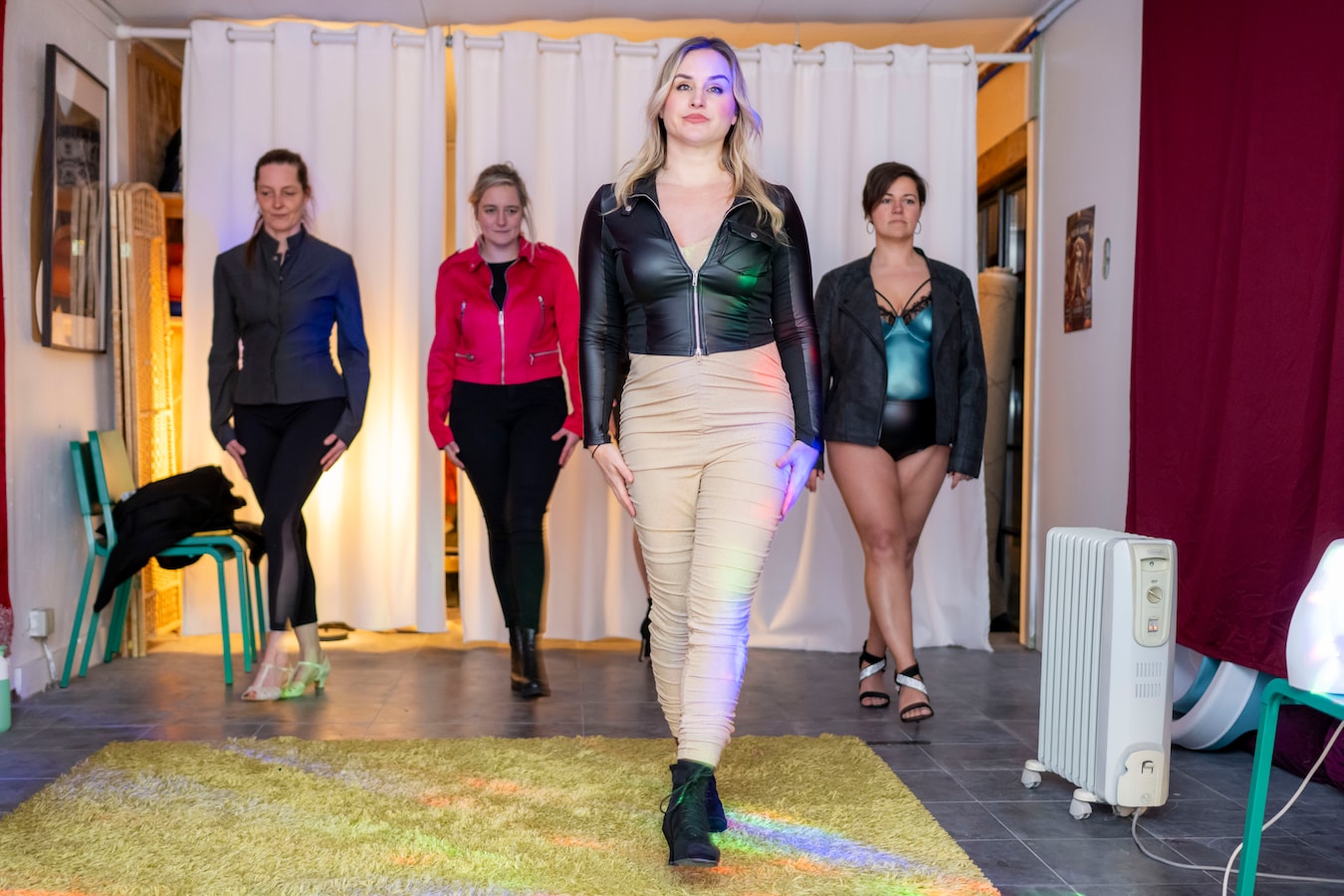 Lieselot pakt uit met eerste Burlesque Show: “Cursisten zij aan zij met ...