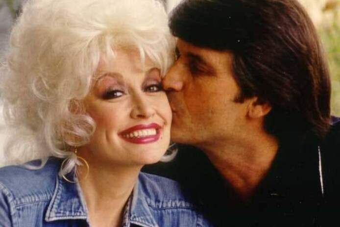 Dolly Parton (79) reageert na overlijden echtgenoot en eert hem met ...