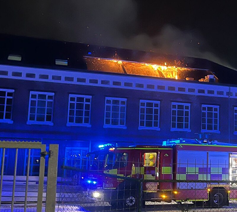 Brand aan gloednieuw politiegebouw in Maasmechelen: “Ontdekt door ...