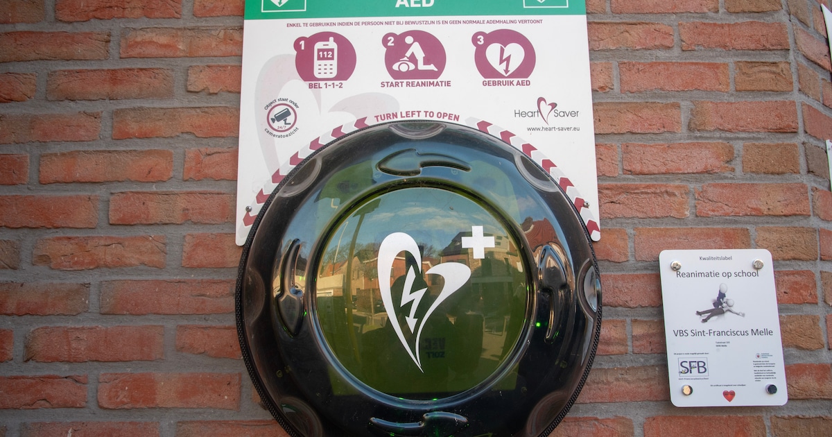 Nieuwe AED-toestellen op 18 locaties in Halle | Halle | HLN.be