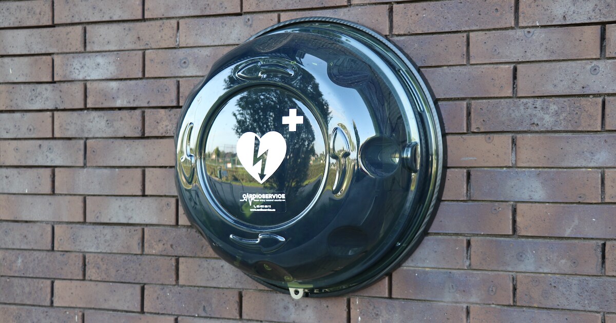 Merchtem telt intussen 11 AED’s op openbare plaatsen | Merchtem | hln.be