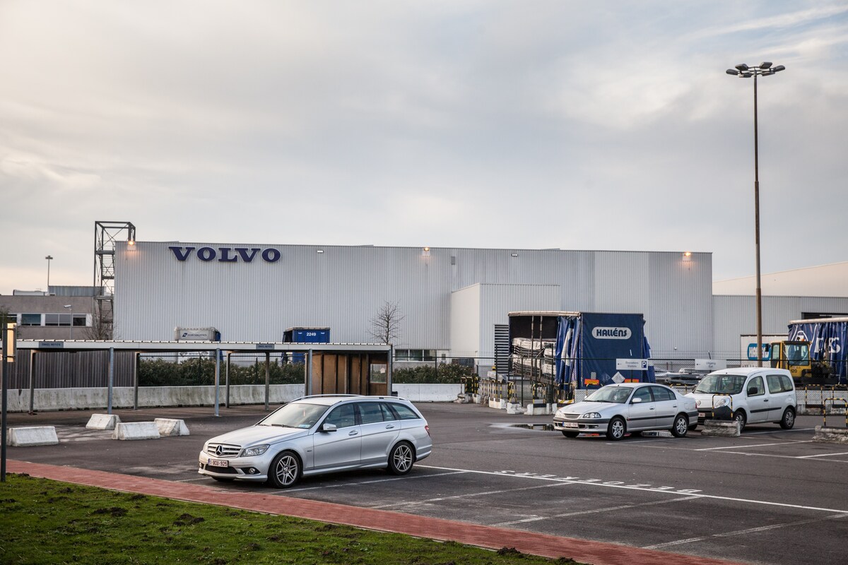 Volvo Trucks Gent krijgt bijna 10% minder bestellingen en schrapt 200 ...