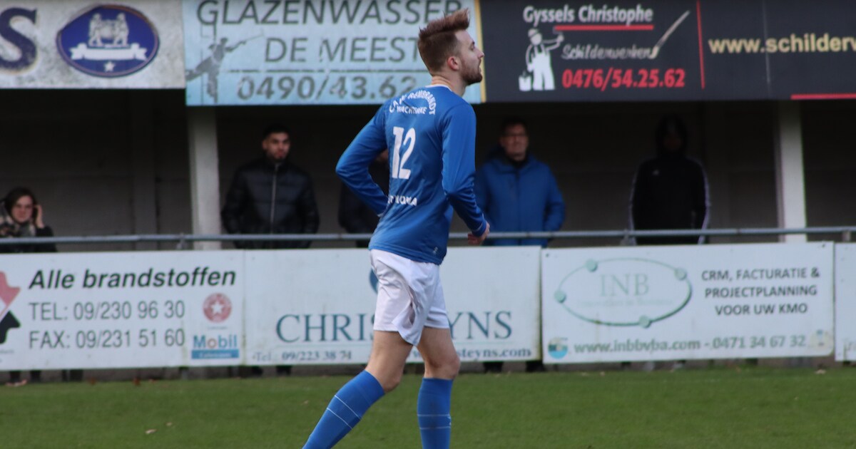 Dylan Verstraeten (Sint-Kruis-Winkel) dankt ploegmaats voor zeven goals in 8-0-zege tegen ...
